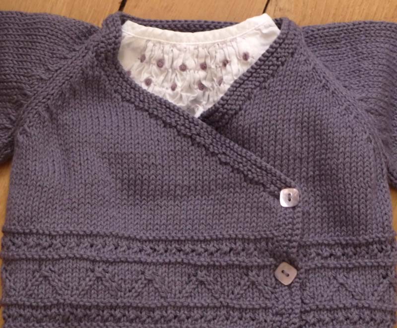 modele cache coeur tricot bebe